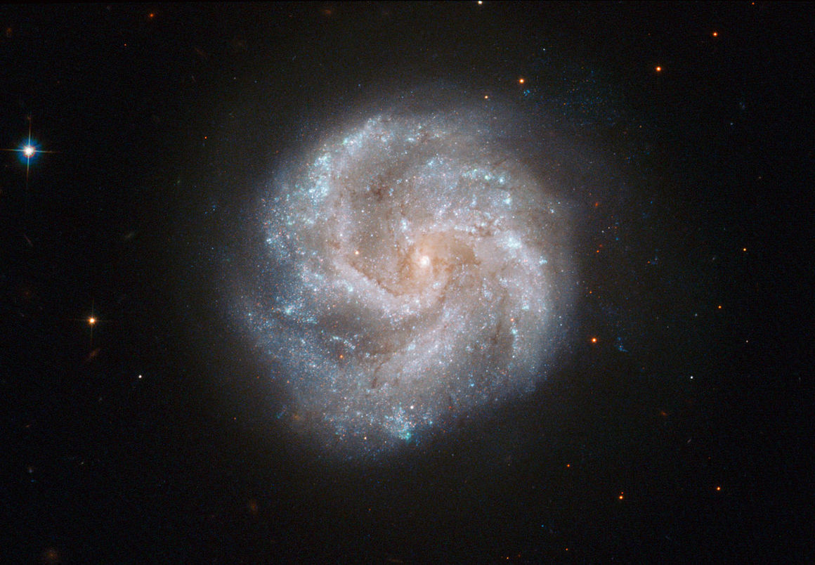 Stjörnuborg sem aldrei sefur | Mynd vikunnar | Stjörnufræðivefurinn